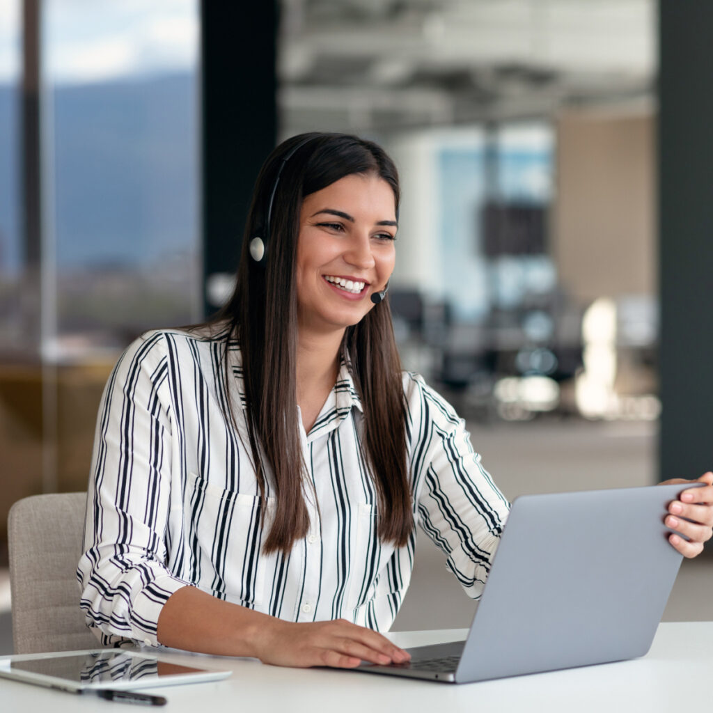 What is Hosted VoIP? Features & benefits explained - Momentum